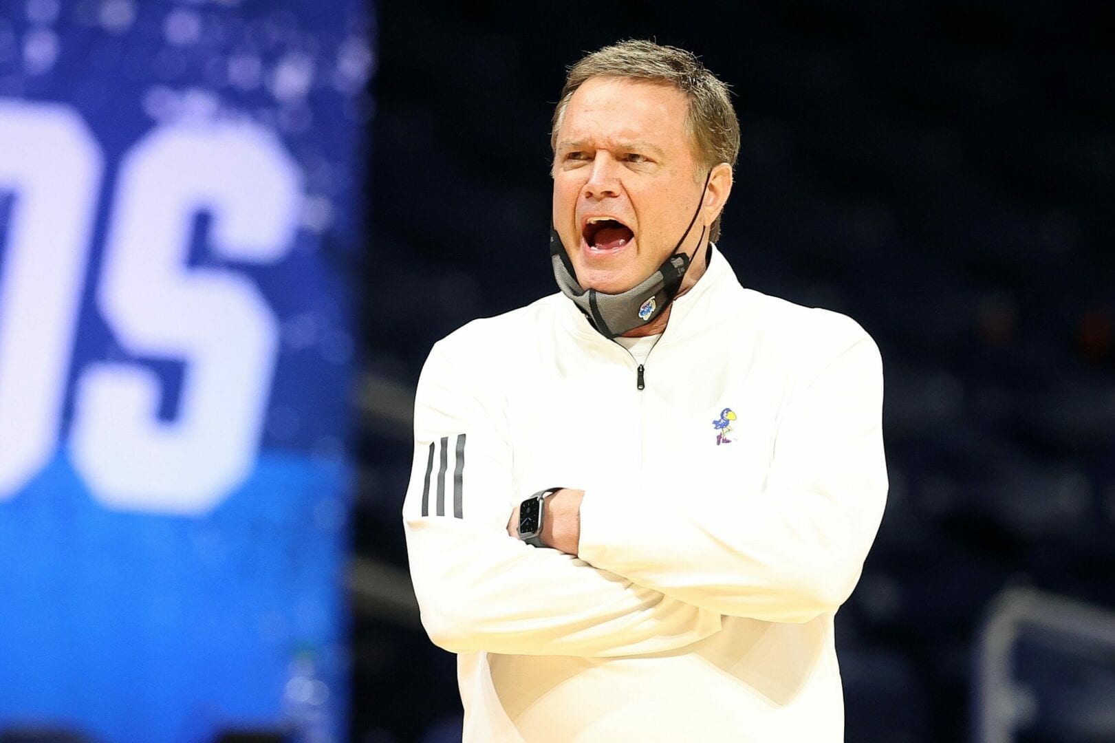 NCAA basketbola komanda ar galveno treneri paraksta mūža līgumu ...