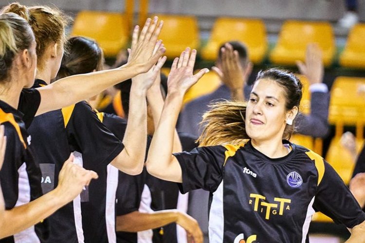 "TTT Rīga" svin trešo uzvaru pēc kārtas, pie panākuma tiek vēl divas ...