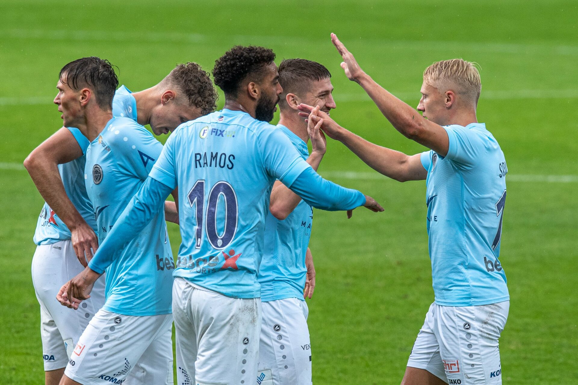 "Riga" spēj gūt tikai vienus vārtus pret "Super Nova" | Sportazinas.com