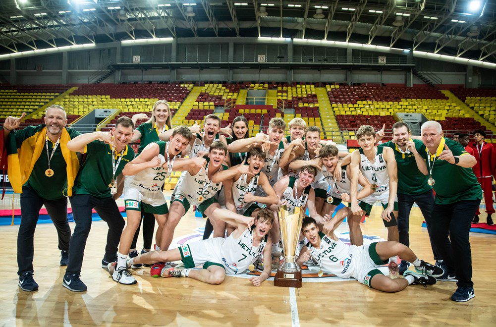 Lietuvas U16 basketbola izlase kļūst par Eiropas čempioni | Sportazinas.com Lietuvas U16 basketbola izlase kļūst par Eiropas čempioni | Sportazinas.com