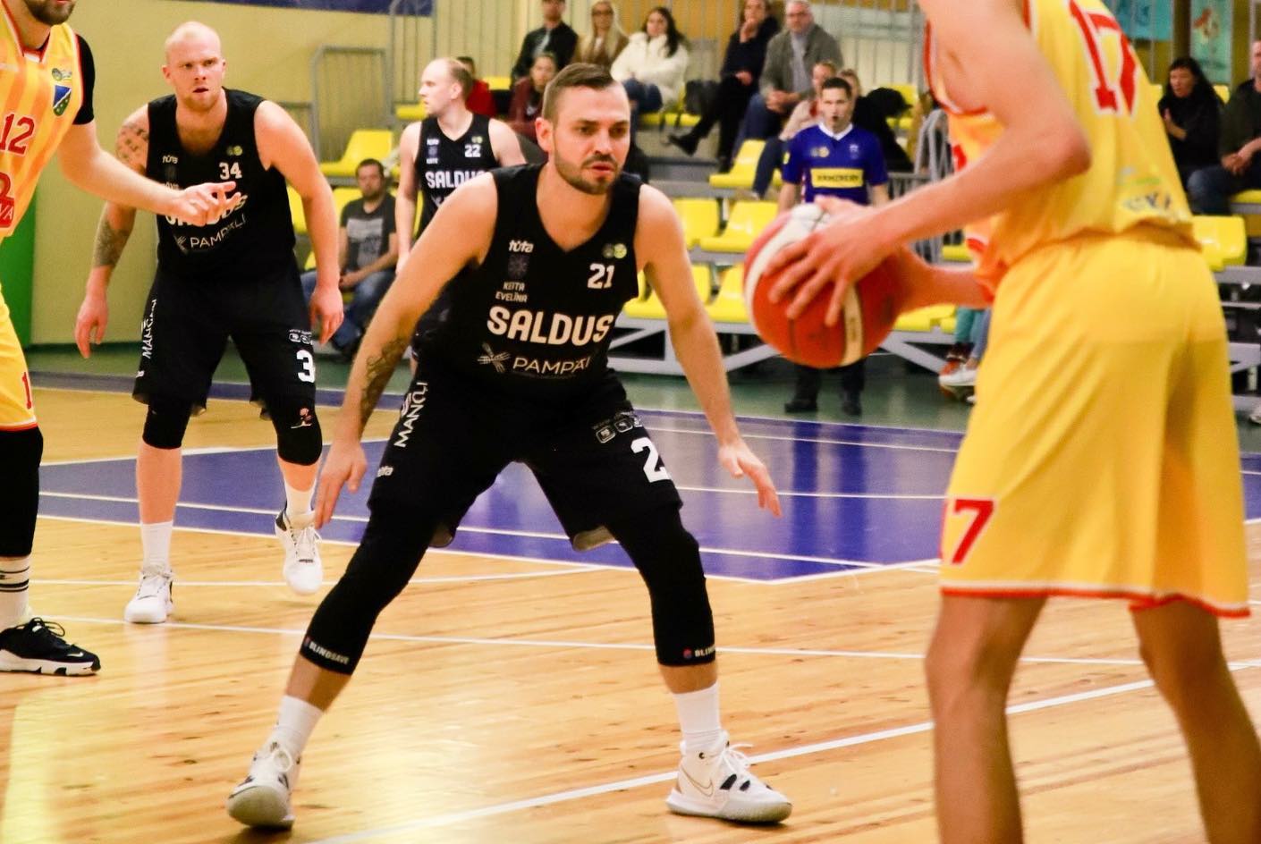 "Saldus" basketbolisti iekļūst Latvijas kausa otrajā kārtā ...