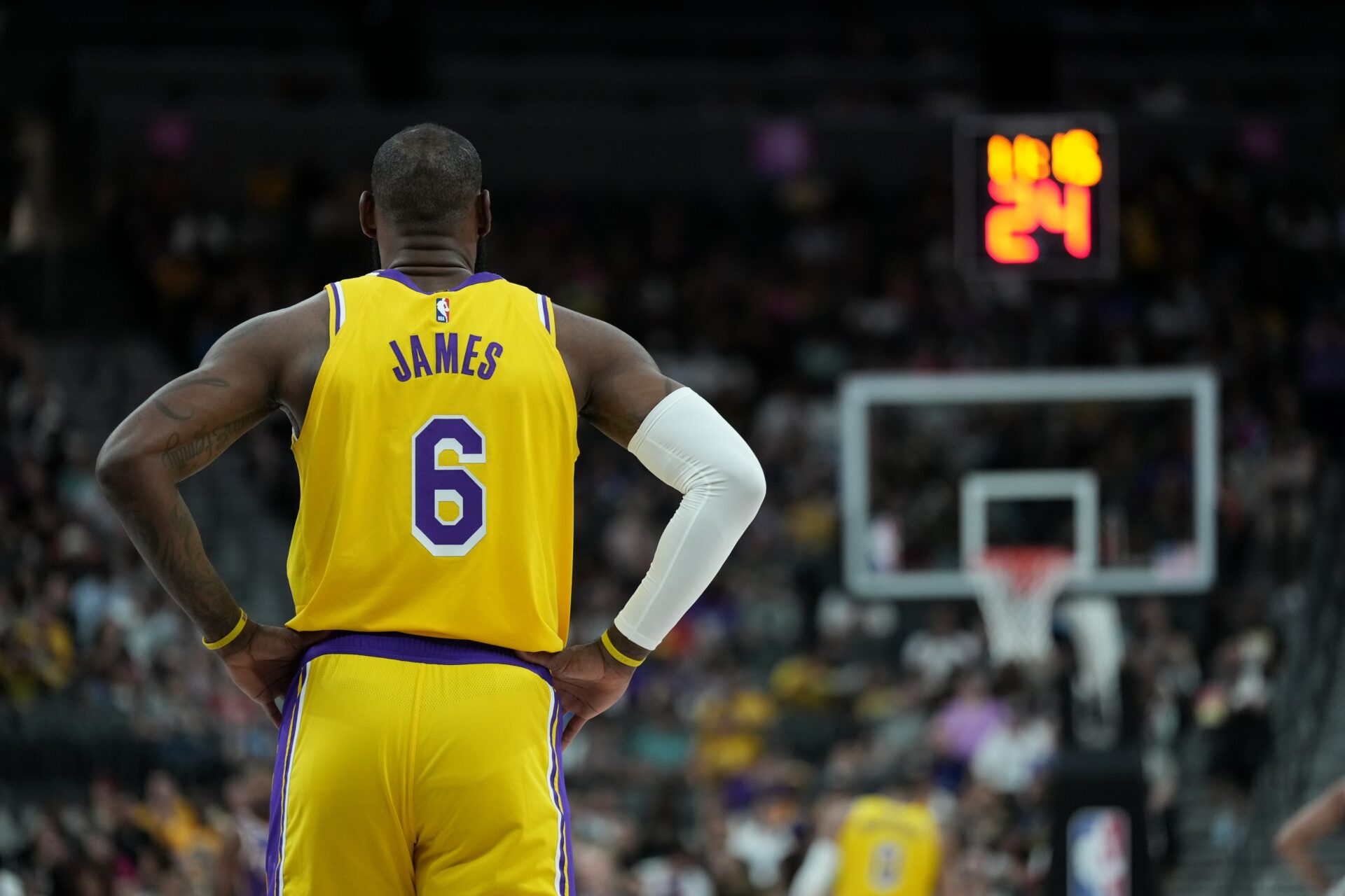 Lebrons sajūsmā par Vembanjamu: Viņš ir citplanētietis! | Sportazinas.com