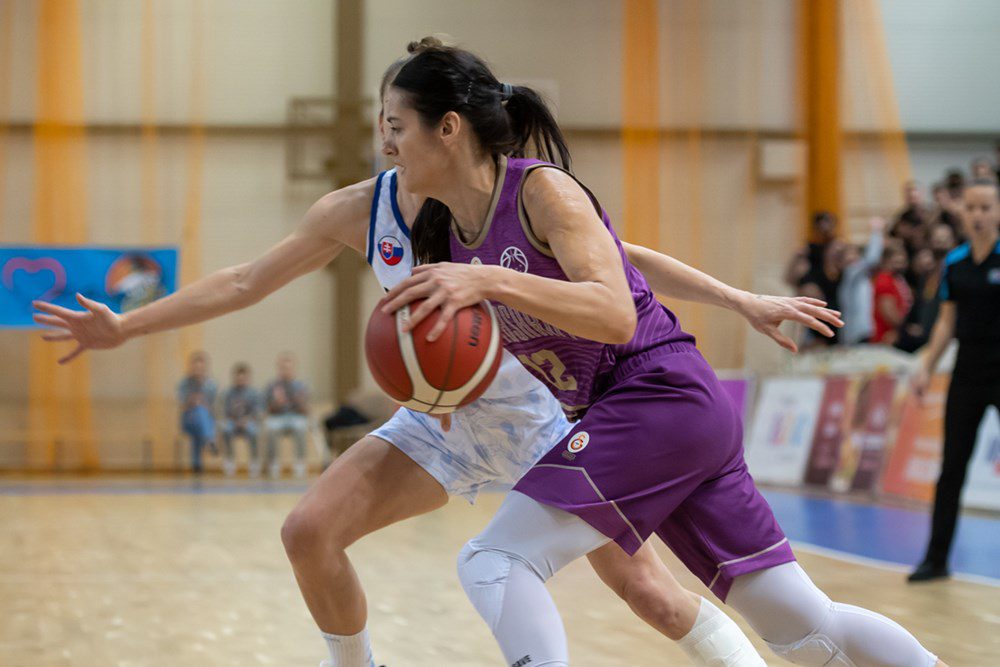 Pulverei viens precīzs metiens zaudējumā Stambulas derbijā ...