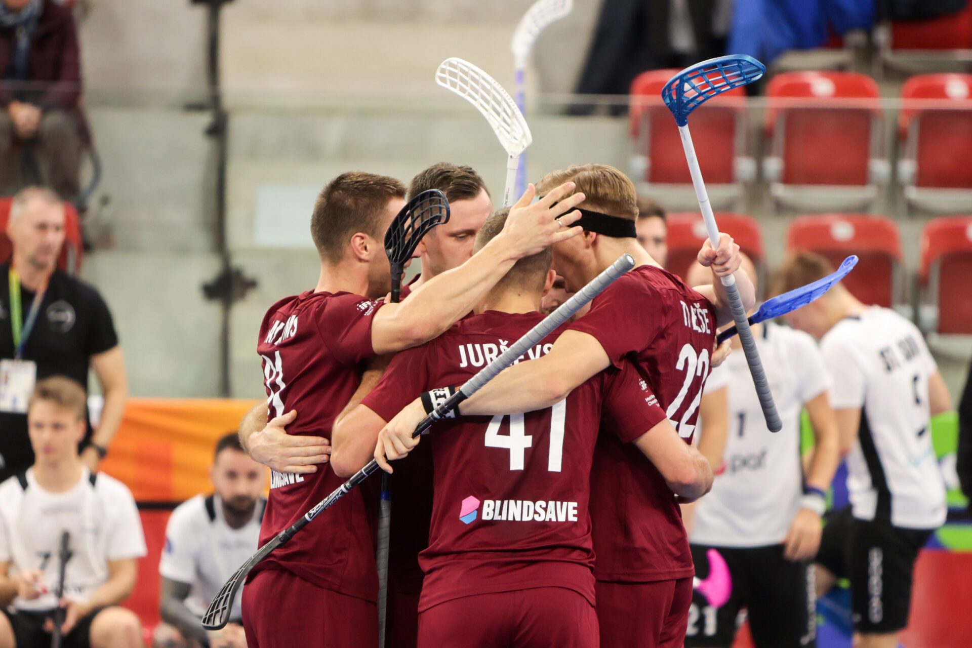 Latvijas florbolisti trešajā periodā salauž Igaunijas pretestību un ...