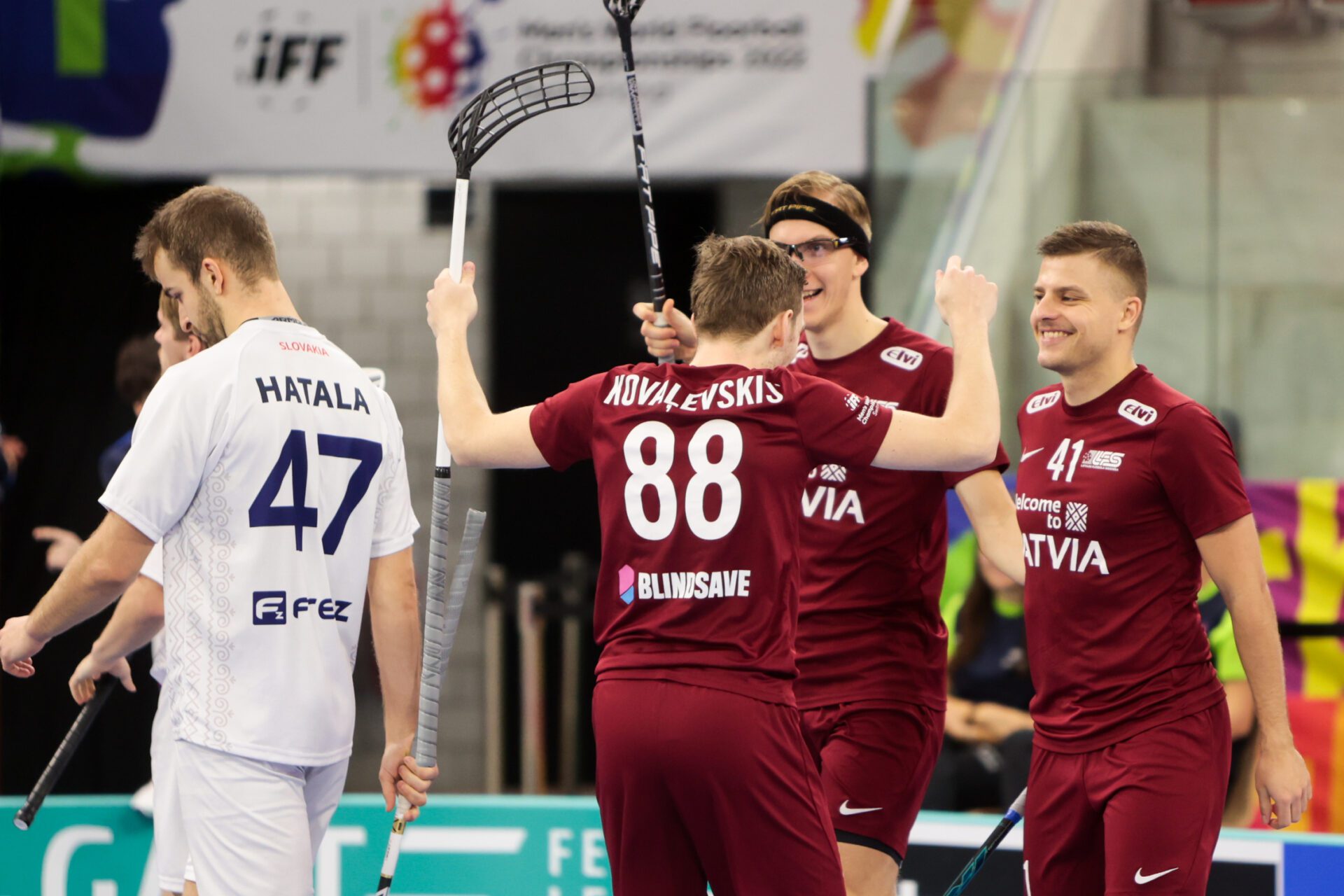 Latvijas florbolisti sakauj Slovākiju un iekļūst PČ labāko sešiniekā ...