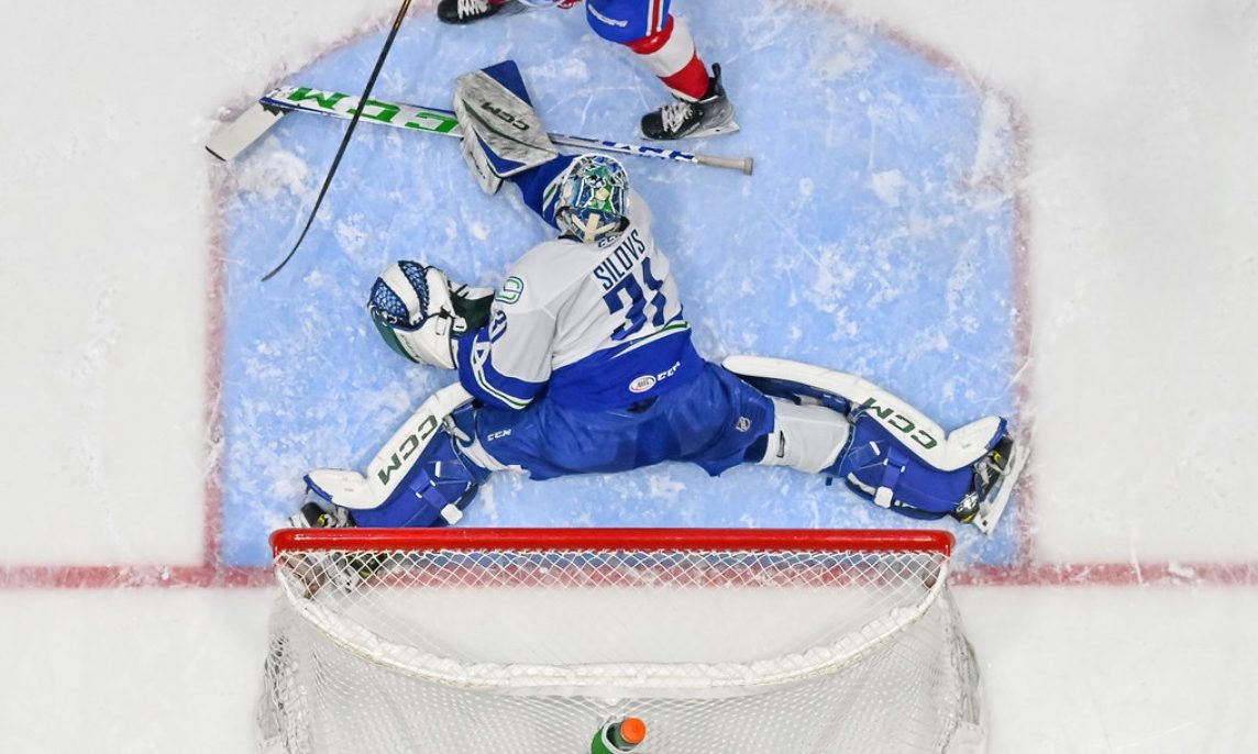 Šilovs palīdz "Canucks" svinēt otro uzvaru divās dienās | Sportazinas.com