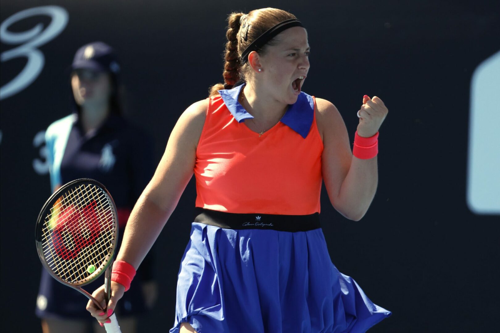 Ostapenko trīs setu cīņā iekļūst Abū Dabī "WTA 500" turnīra otrajā ...