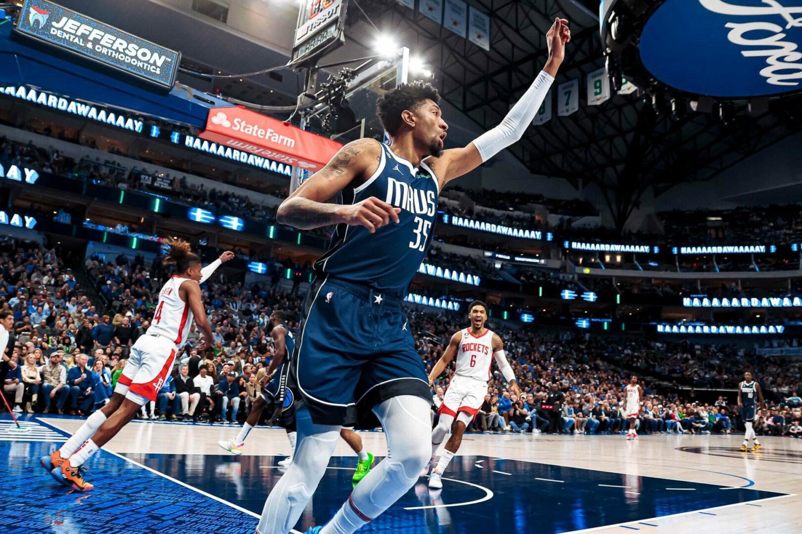 "Mavs" turpina meklēt iespējas maiņām un varētu aizmainīt vēl divus ...