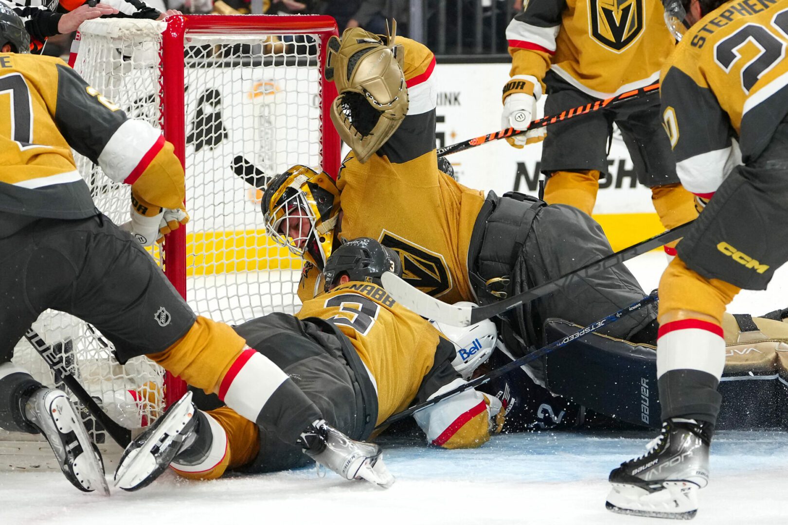 "Golden Knights" bez Bļugera piedzīvo pamatīgu sakāvi "play-off ...