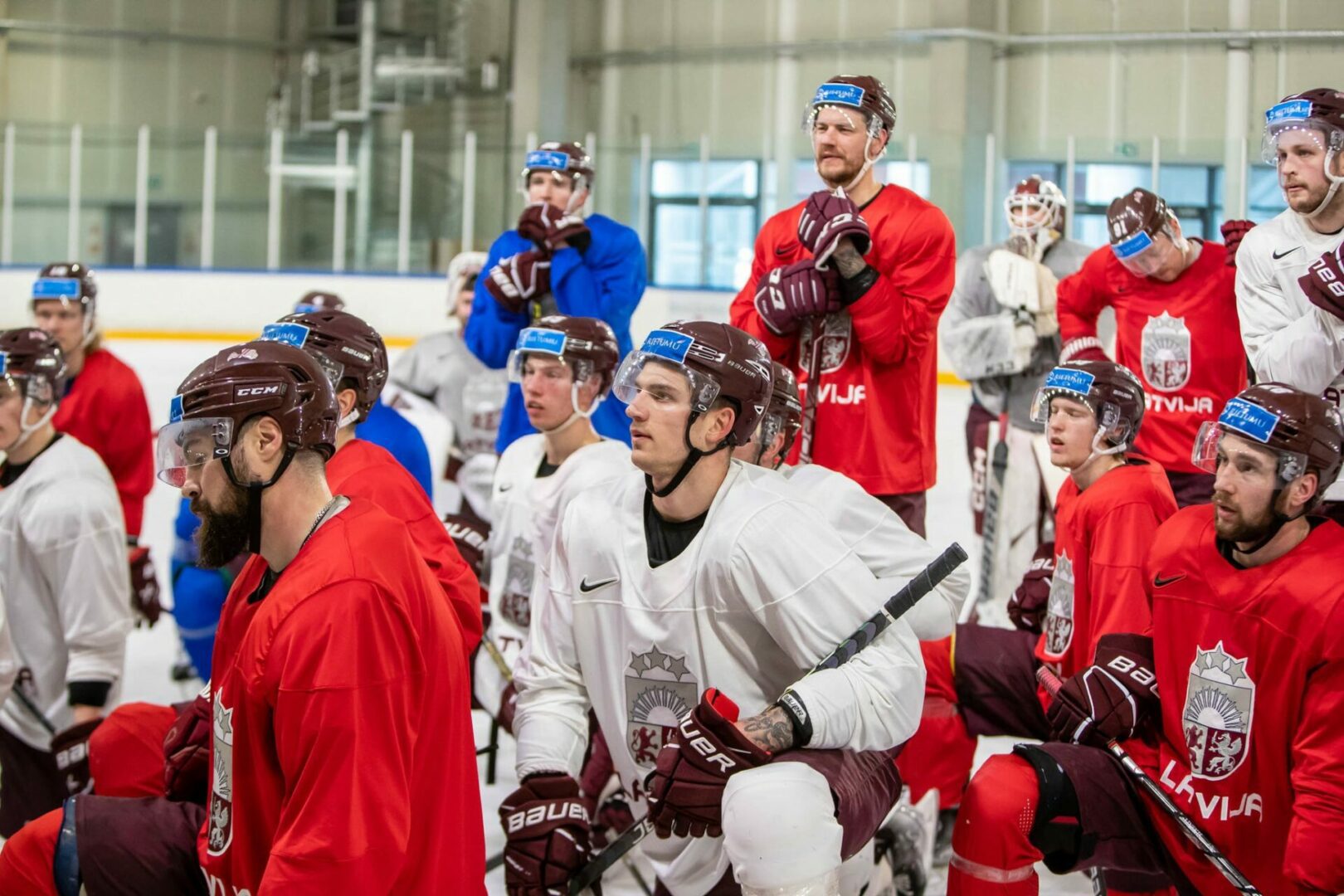 Latvijas hokeja izlase aizvadīs pirmo no divām pārbaudes spēlēm pret ...