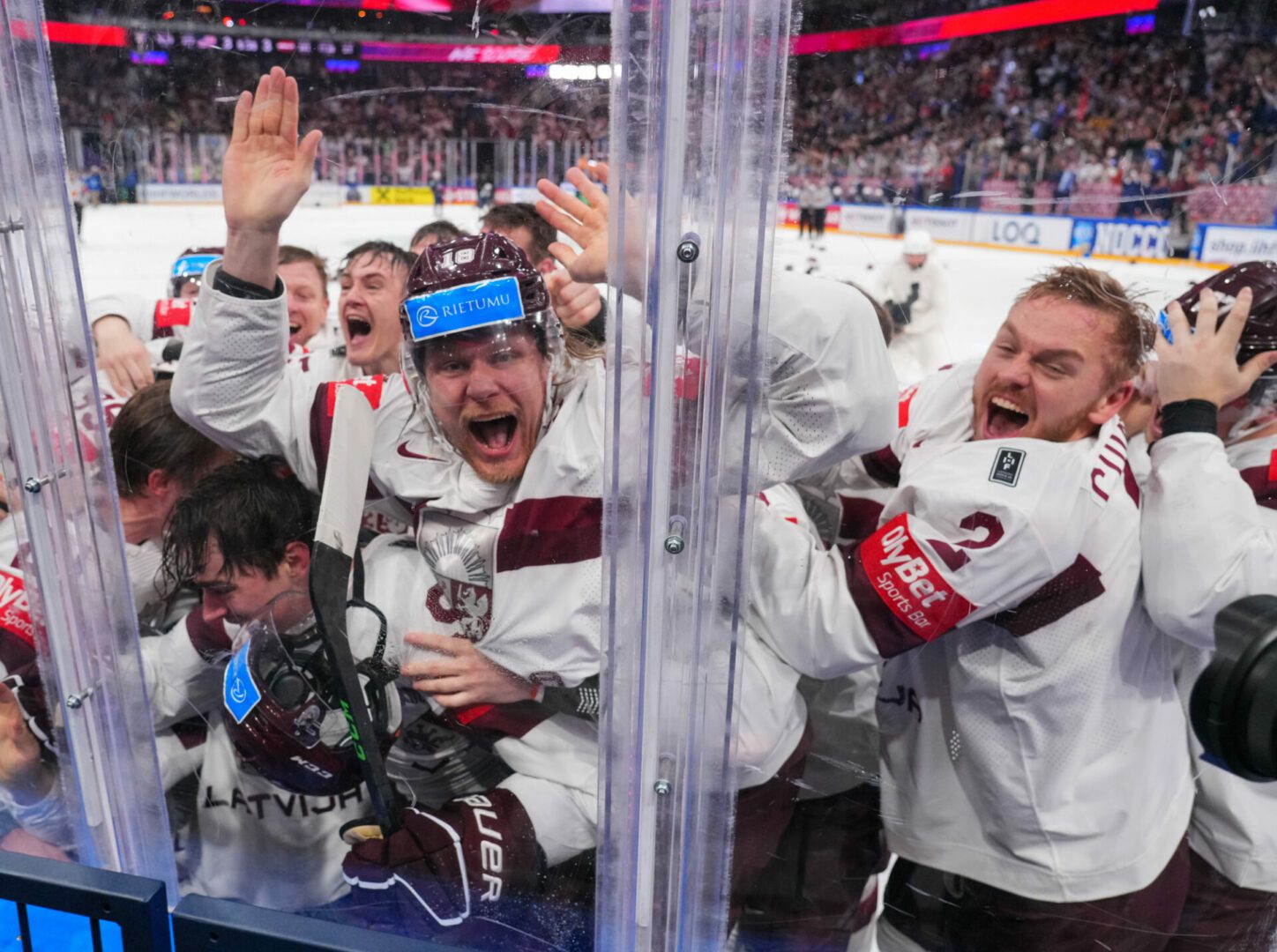 “Prāta Vētras” koncertu Liepājā kuplā skaitā apmeklē arī izlases ...