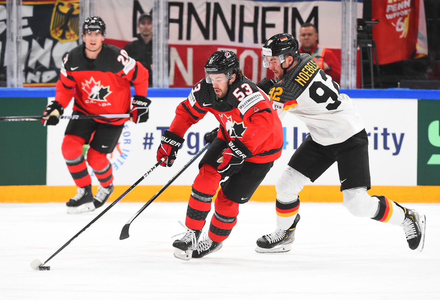 Vācijas izlases līderis starpsezonā plānoja pārcelties uz KHL ...