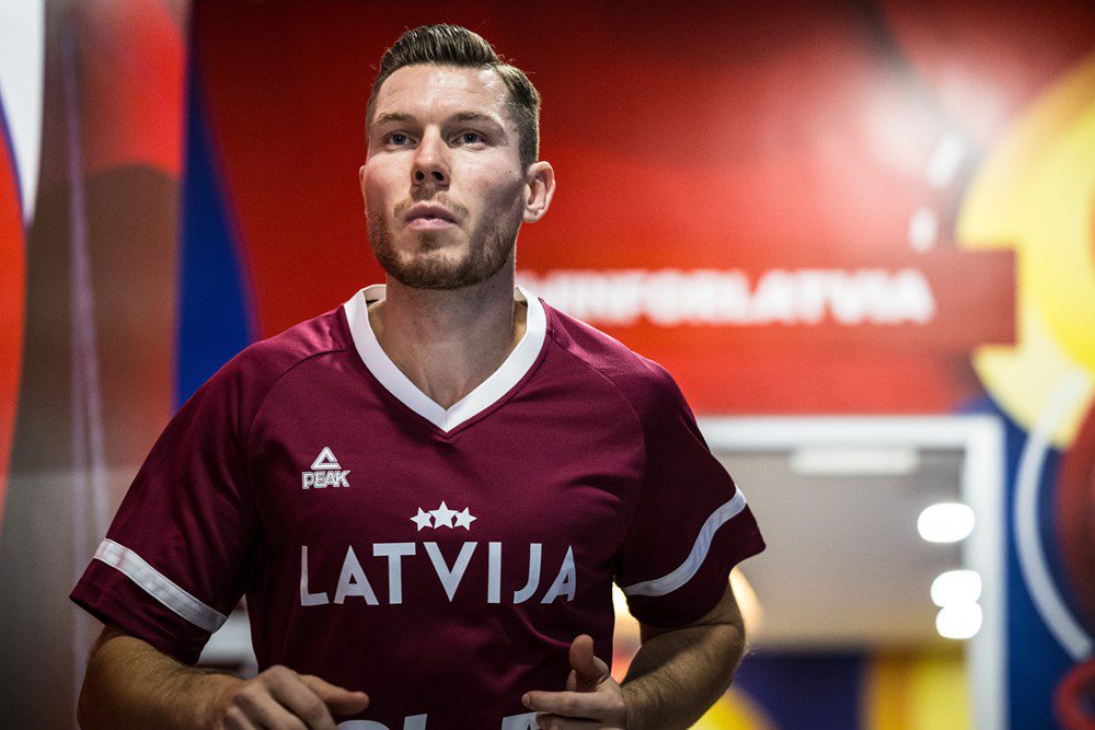 Bertāns par savainojumu: Palīdzēšu, cik vien spēju, esot arī laukuma ...