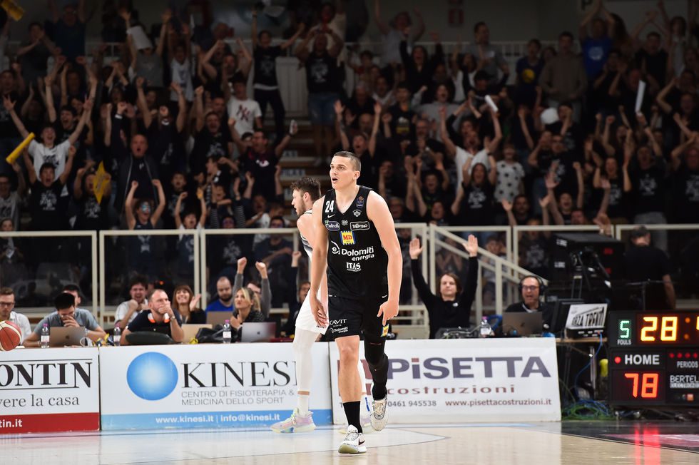 Gražulis garām aizmet tikai vienu tālmetienu, zaudējot Mejera komandai ...