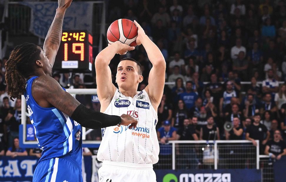 Gražulis uguņo komandas uzvarā Eirokausa spēlē | Sportazinas.com