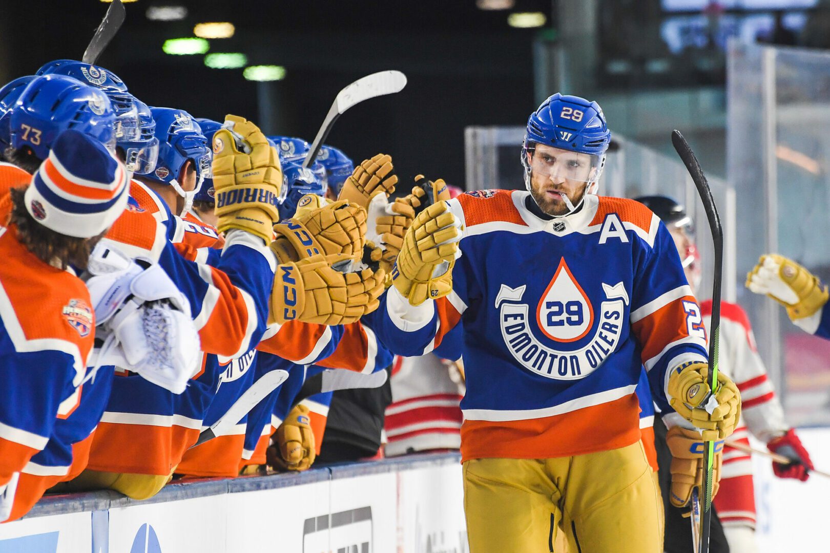 "Oilers" mačā zem klajas debess apspēlē "Flames" (VIDEO) | Sportazinas.com