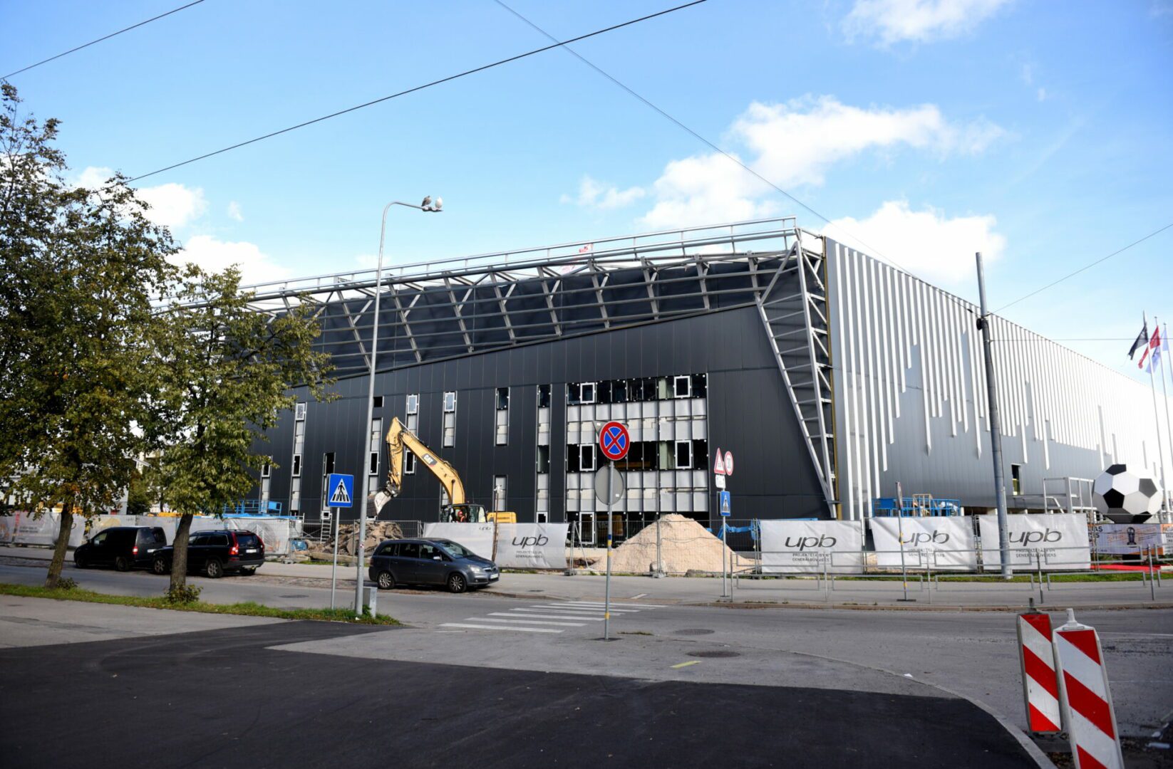Ekspluatācijā nodota Daugavas stadiona vieglatlētikas manēža ...