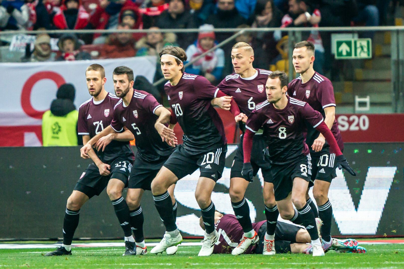 Latvijas futbolisti zaudē arī gada pēdējā spēlē | Sportazinas.com