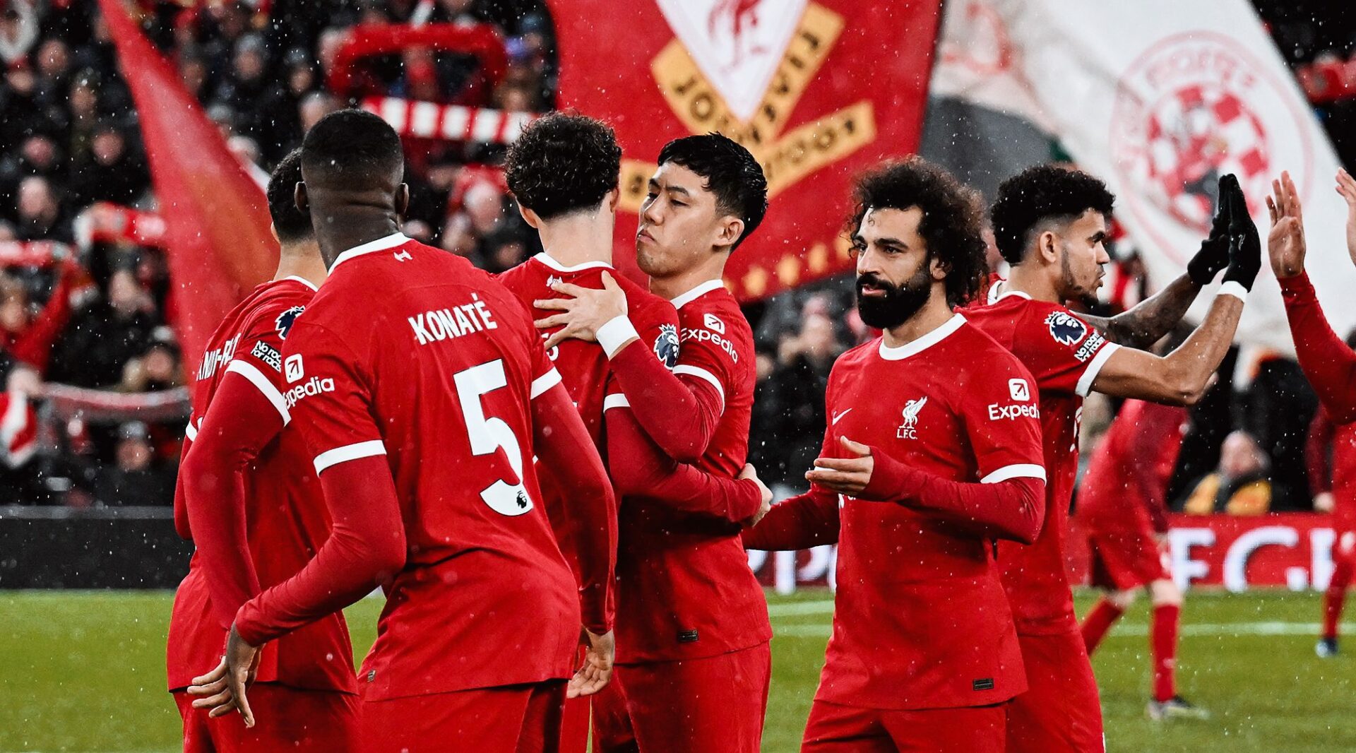 "Liverpool" uzvar un nostiprinās vadībā premjerlīgā | Sportazinas.com