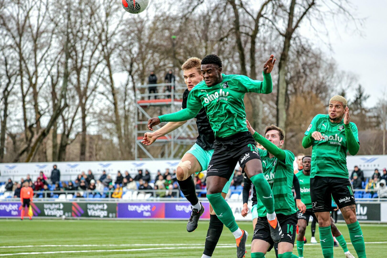 "Auda" divas sarkanās kartītes nopelnījušajai "Valmierai" sagādā pirmo ...