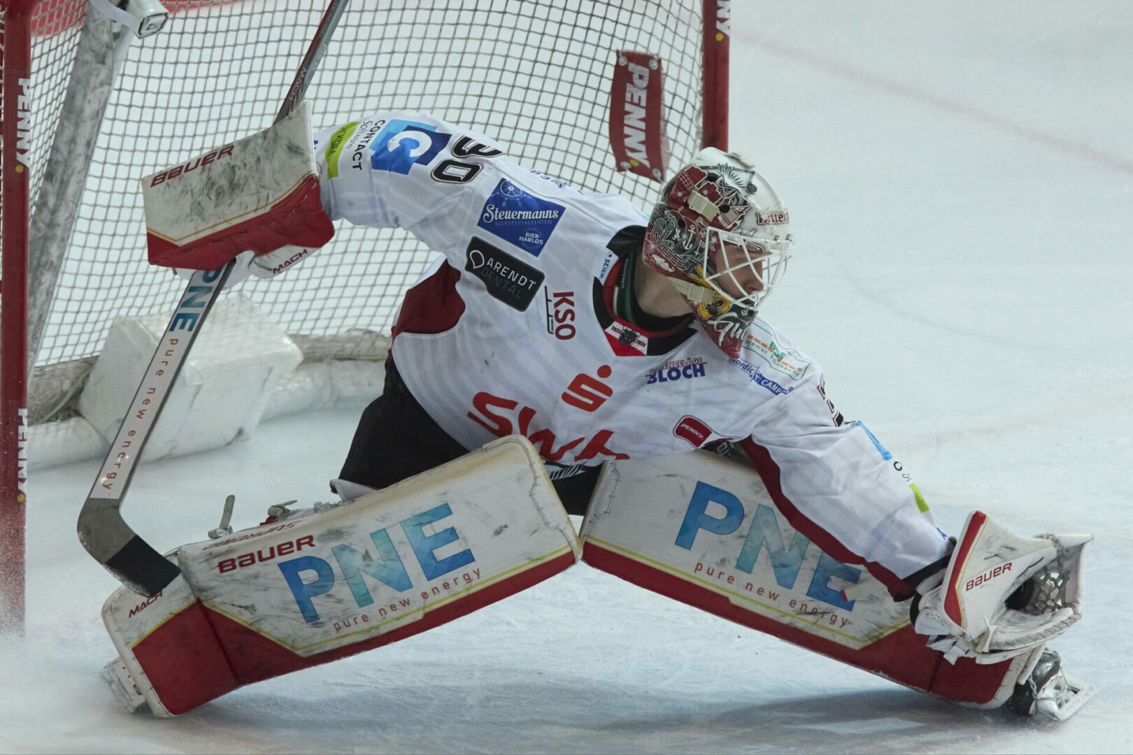 Šovs turpinās - Gudļevskis "stāv uz galvas" DEL pusfināla spēlē ...