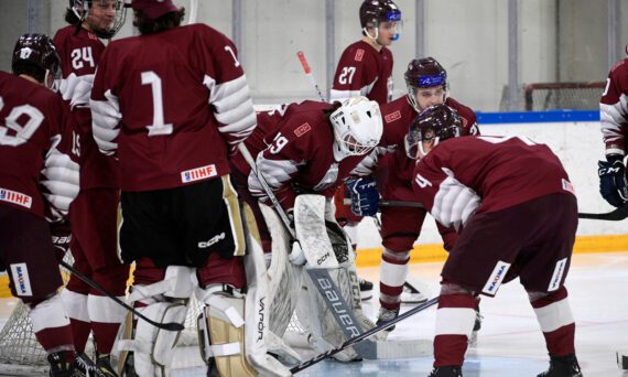 Latvijas klubu izlase otrajā spēlē atzīst Ukrainas valstsvienības ...