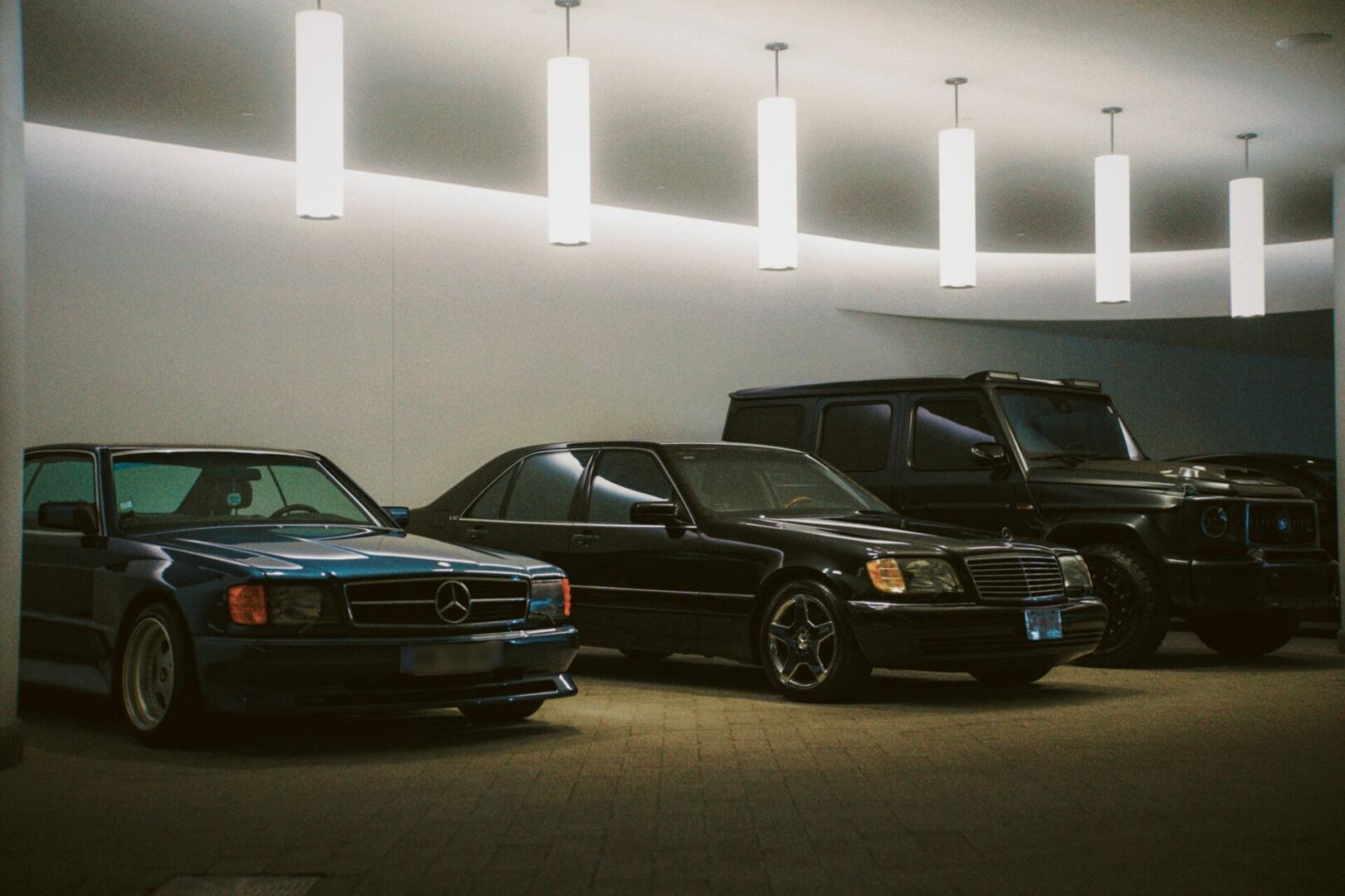 Porziņģis demonstrē savu “Mercedes” autoparku Bostonā | Sportazinas.com