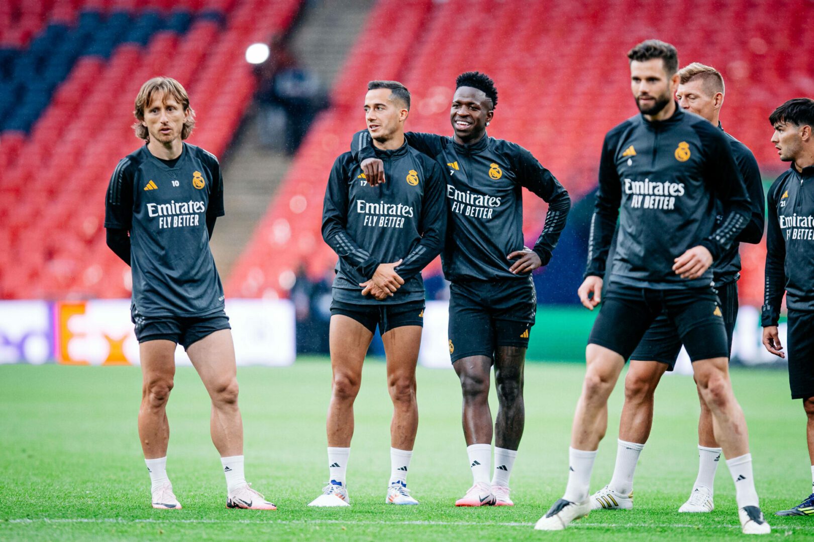 Futbola saldais ēdiens vasaras sākumā – notiks cīņa par UEFA ČL trofeju ...