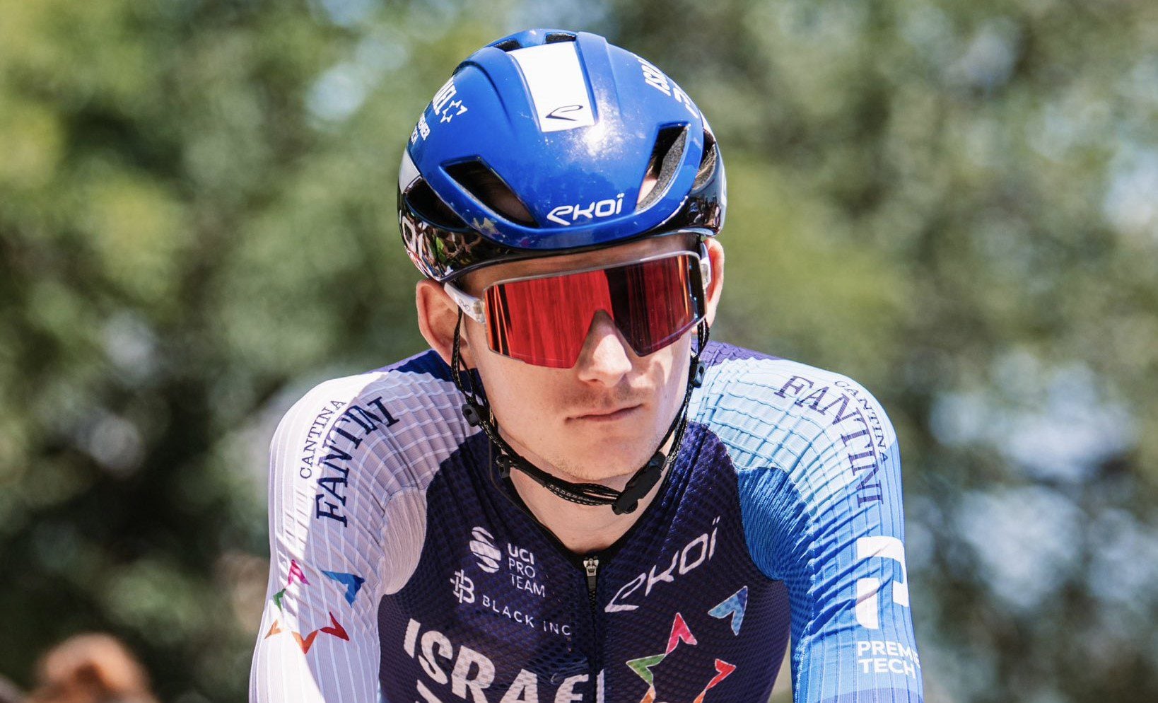 Neilands eleganti atzīmē “Tour de France” noslēgšanu | Sportazinas.com