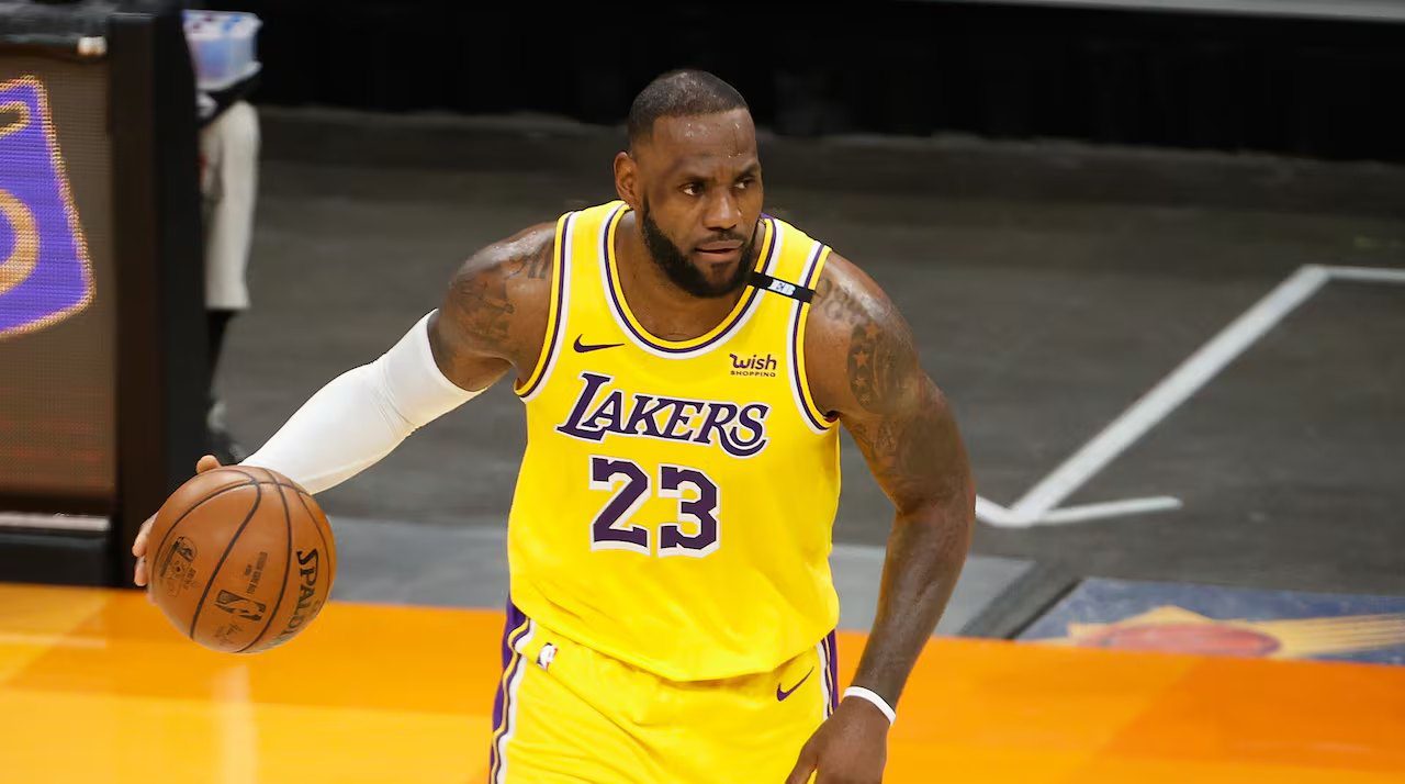 Lebrons aizliedzis dēlam laukumā viņu saukt par tēti | Sportazinas.com