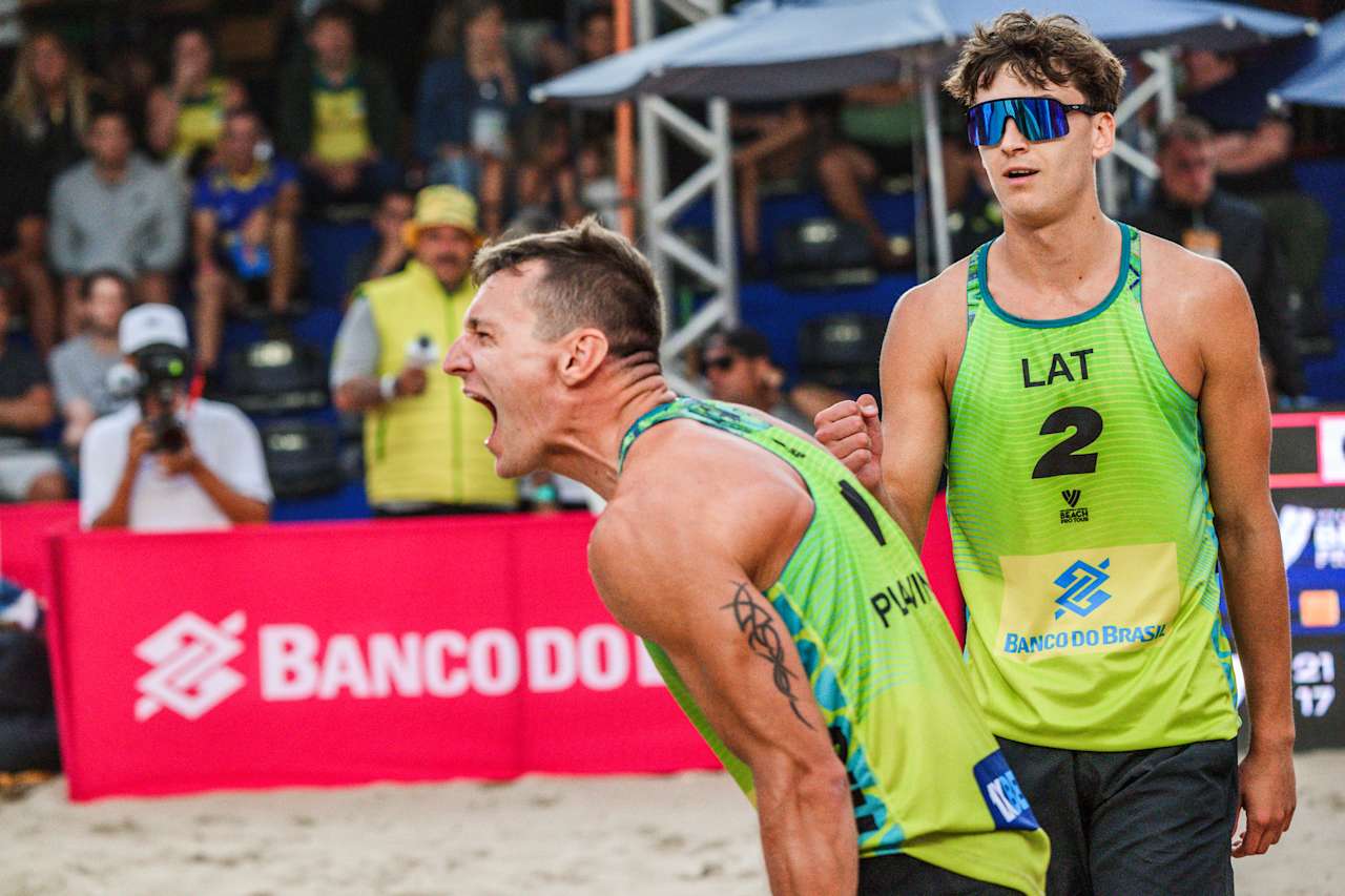 Pļaviņš/Fokerots Brazīlijā apspēlē OS medaļniekus un izcīna bronzu ...