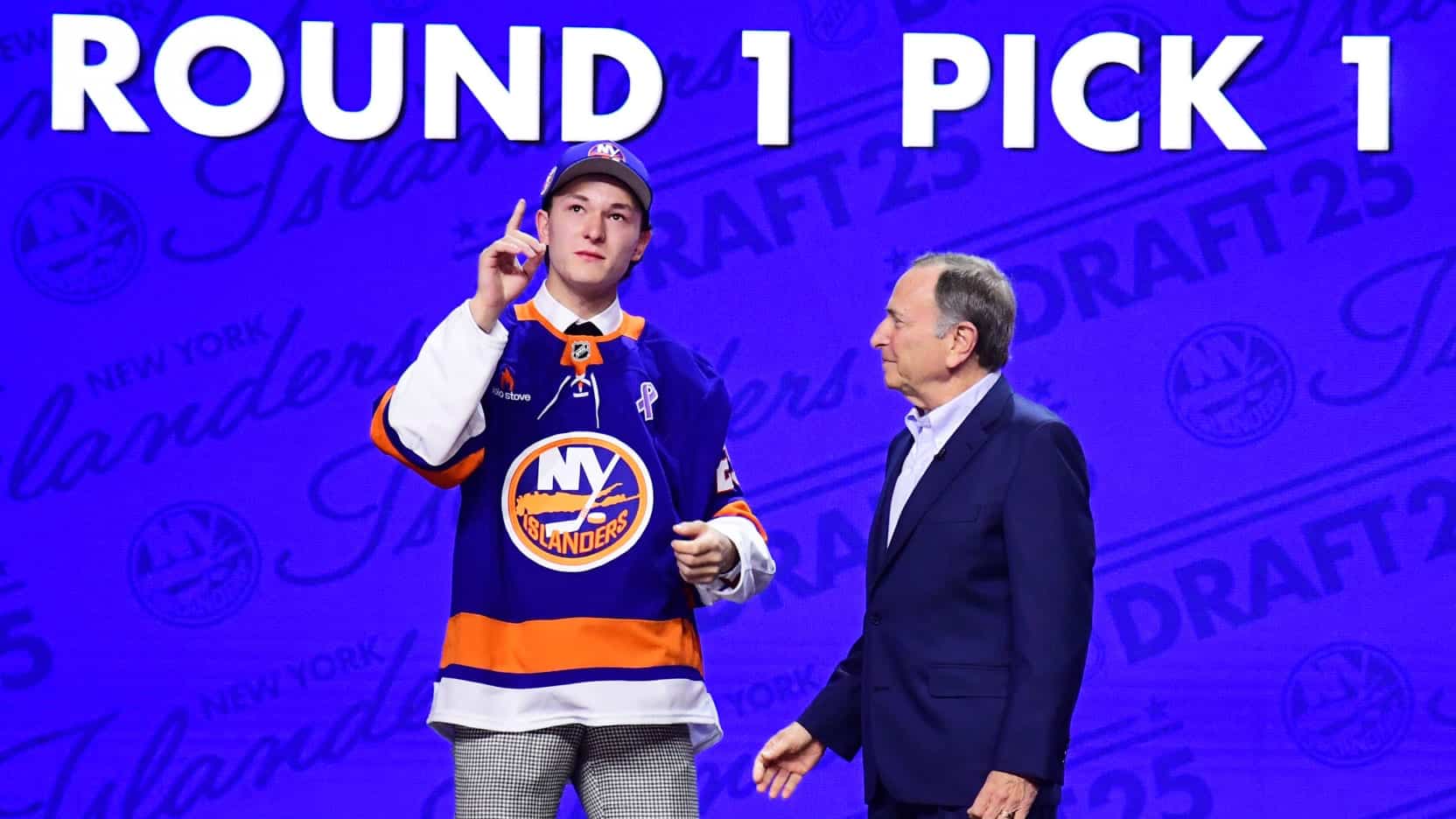 NHL draftā ar pirmo numuru bez pārsteigumiem izvēlas kanādiešu aizsargu ...