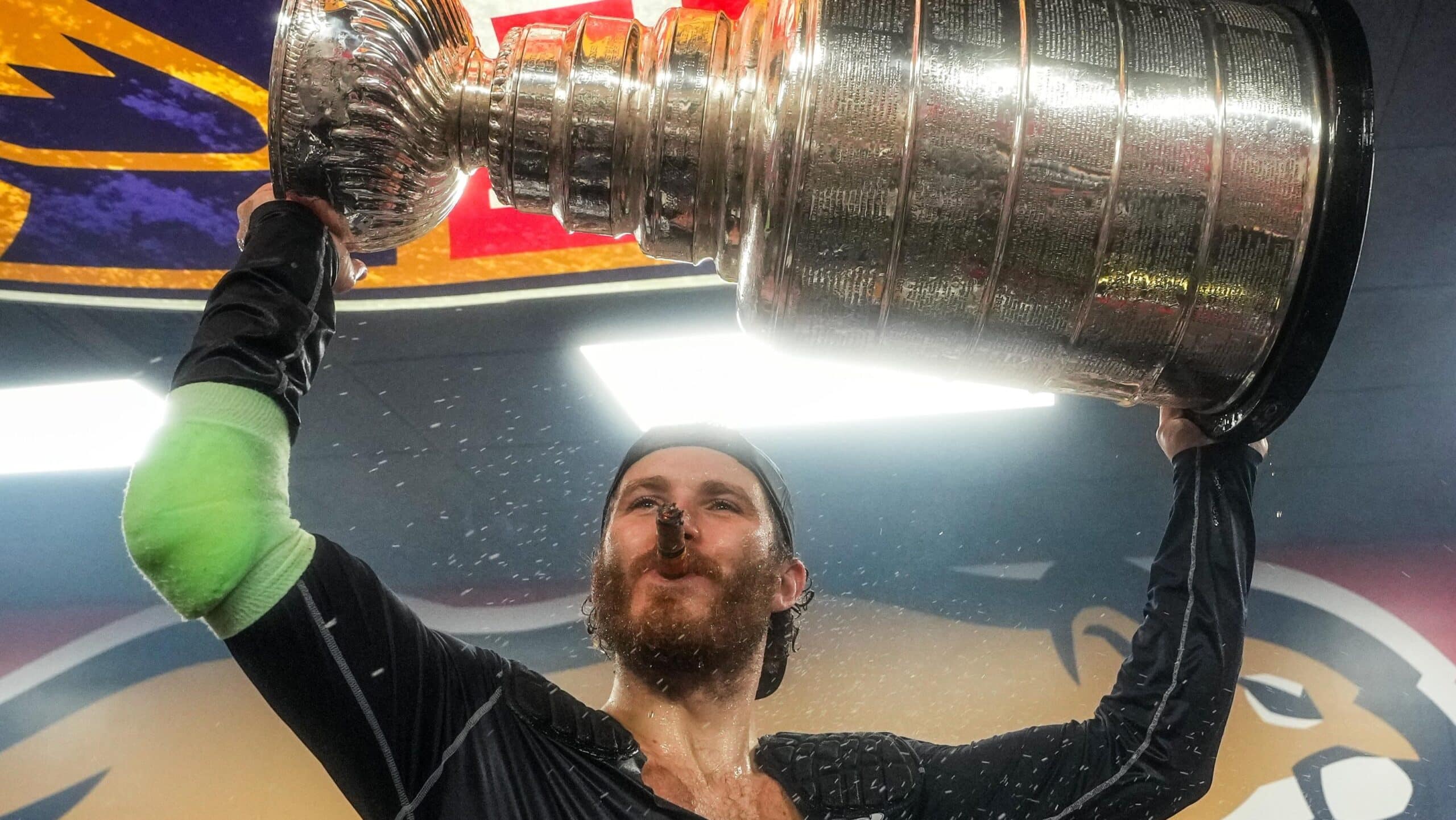 Ne pirmo reizi - "Panthers" komanda svinību laikā sabojā Stenlija kausu ...