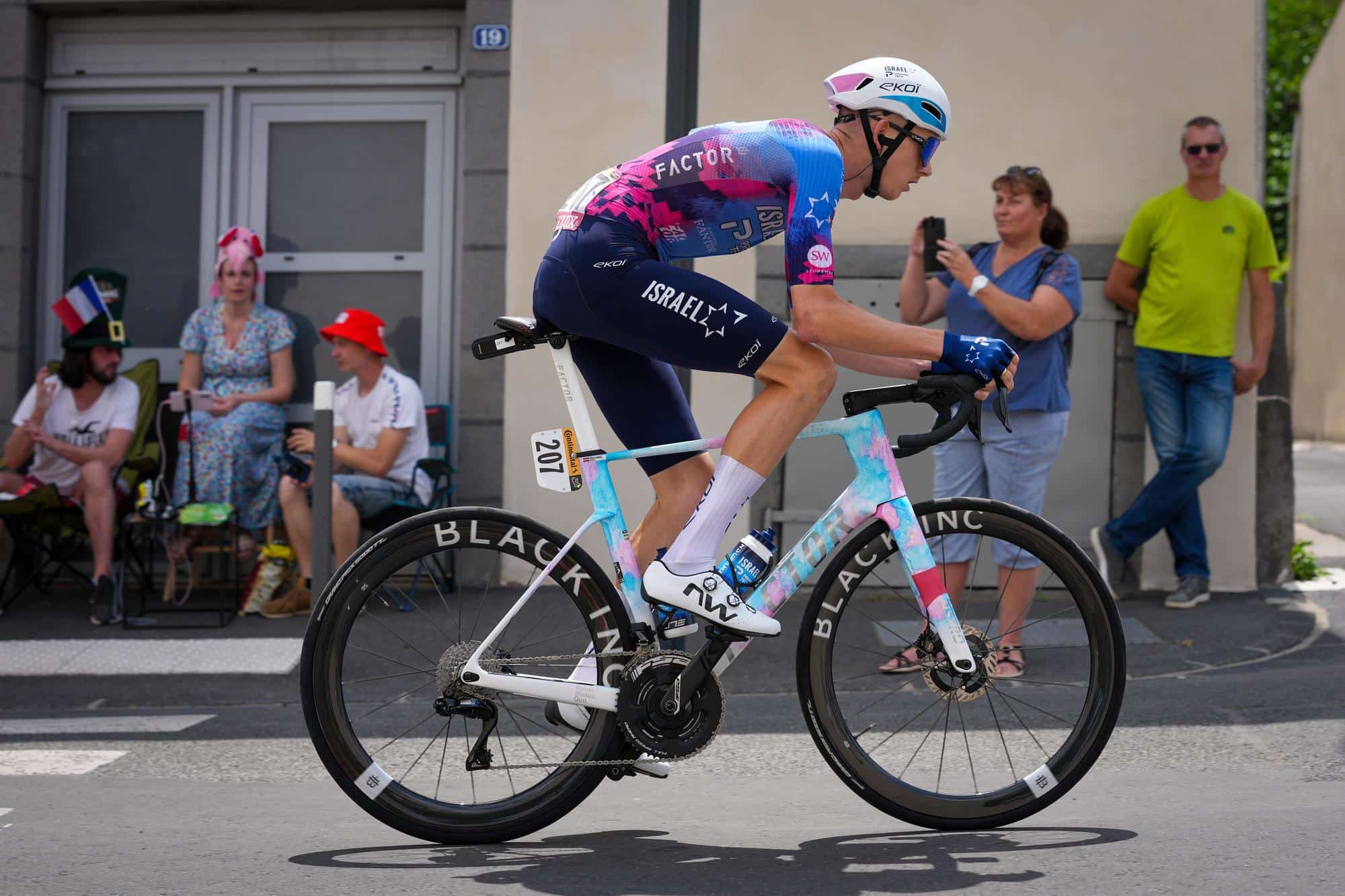Neilands un Skujiņš atklāj, kādi ir viņu uzdevumi "Tour de France ...