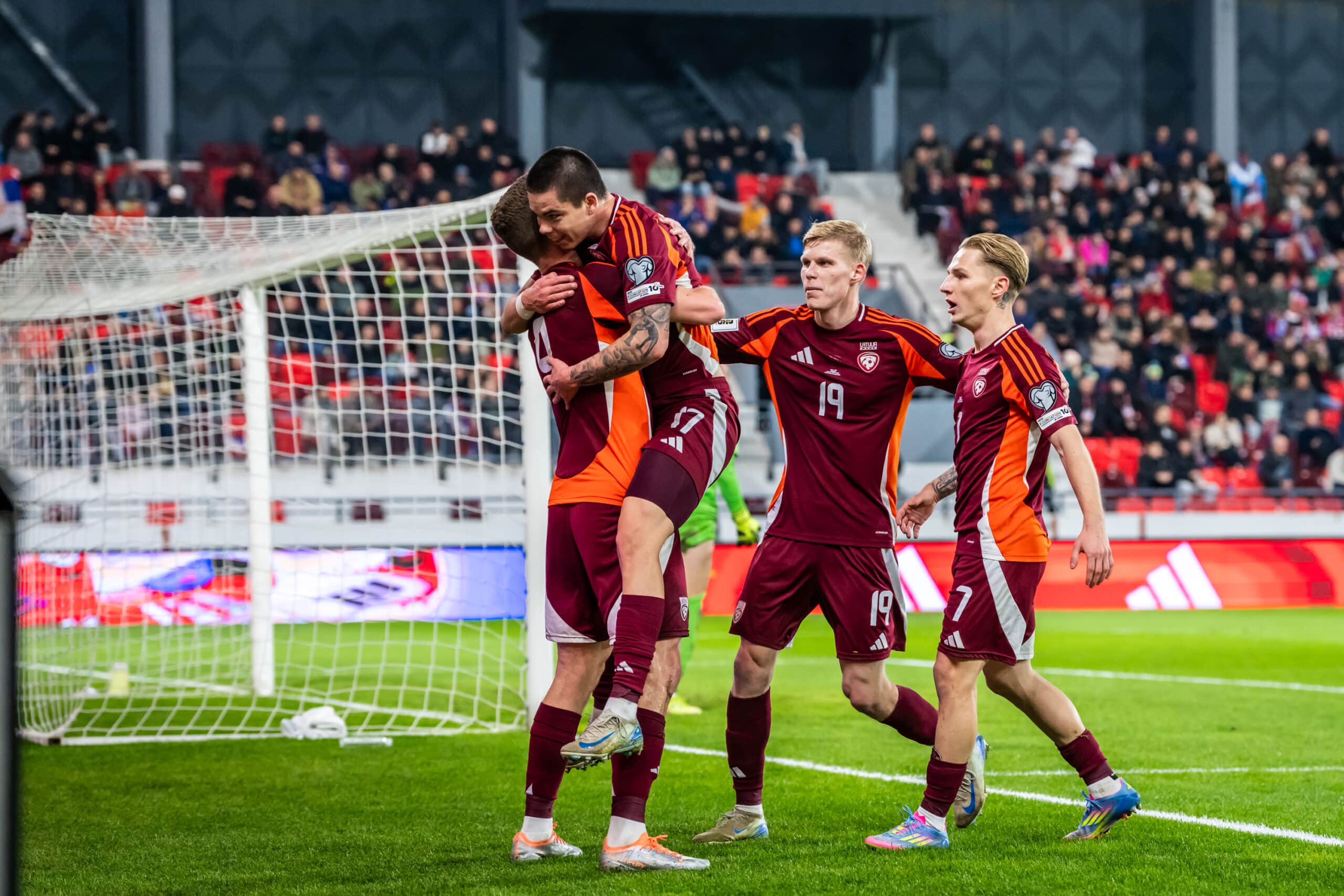 Gutkovskis izvirza vadībā Latviju, serbi otrajā puslaikā pierāda savu ...